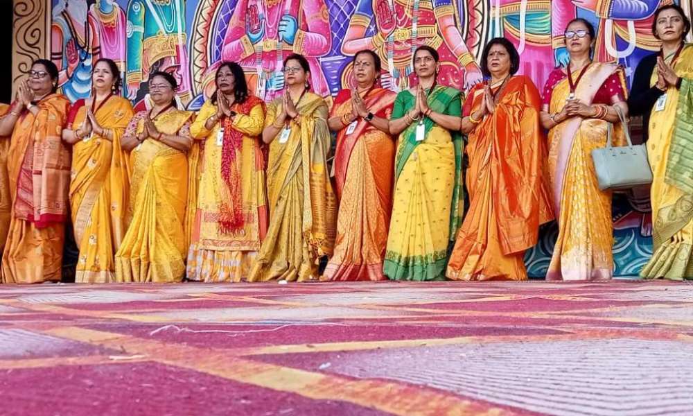 Staging of Mahila Ramlila begins in Haldwani, watch adorable video of ...